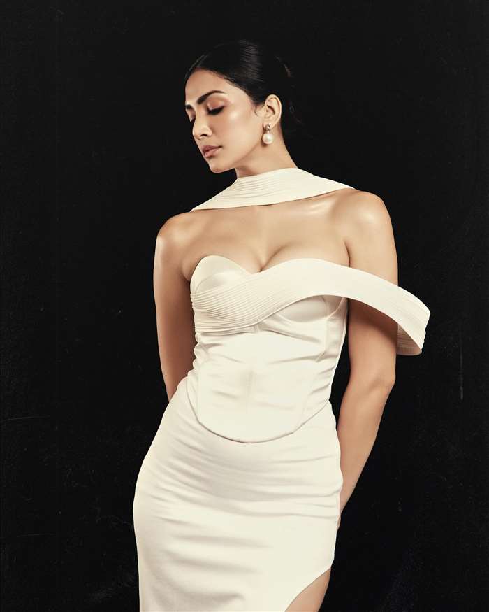 Yogita Bihani Photos: Find Latest HD Images, Pictures, Stills & Pics ...