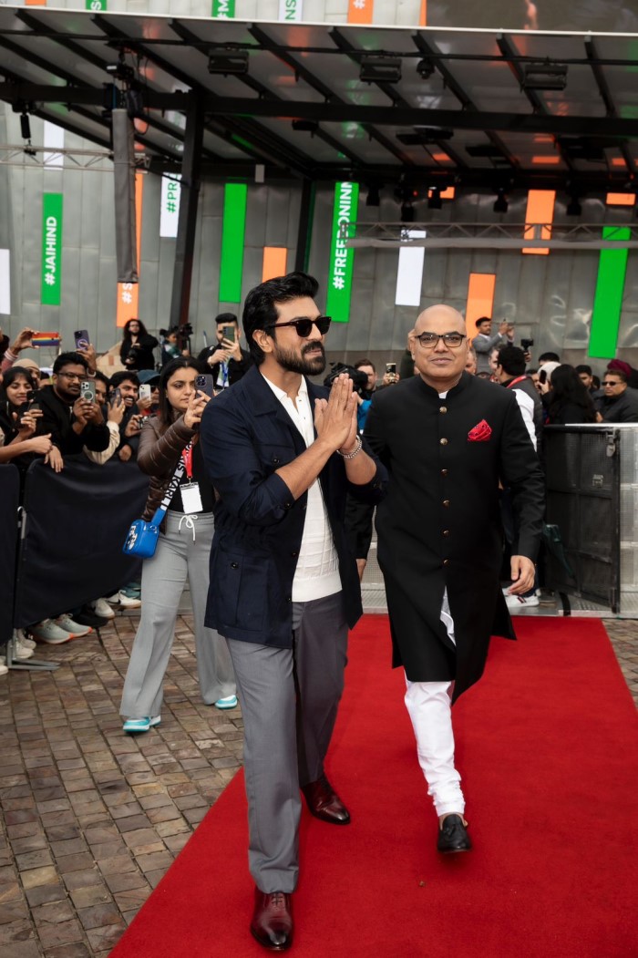 Global Star Ram Charan Hoists Indian Tricolour At Federation Square ...