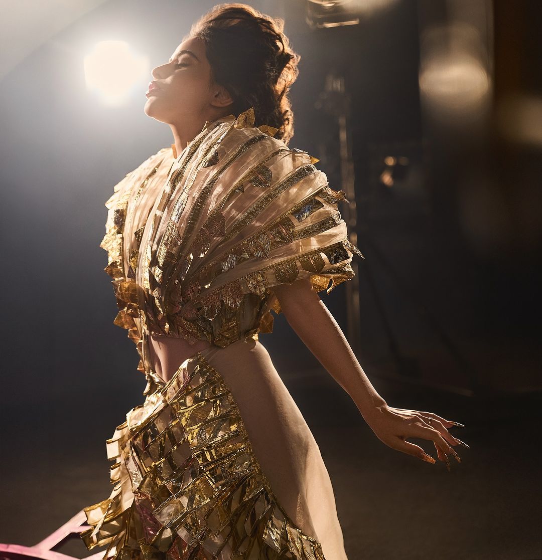 Uorfi Javed Latest Photos, Uorfi Javed Photoshoot, Uorfi Javed Images ...