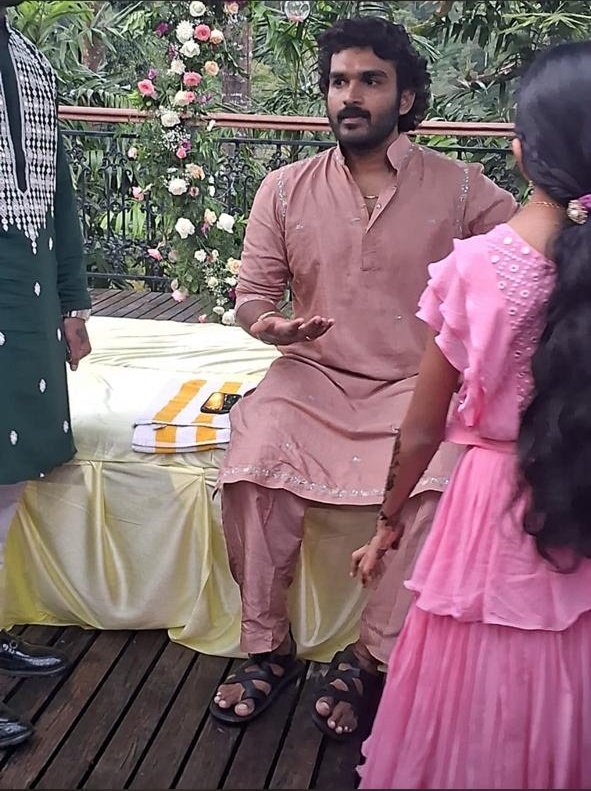 తొలి హీరోయిన్‌ రహస్య గోరిక్‌ను పెళ్లాడిన కిరణ్ అబ్బవరం (Photos) | Kiran ...