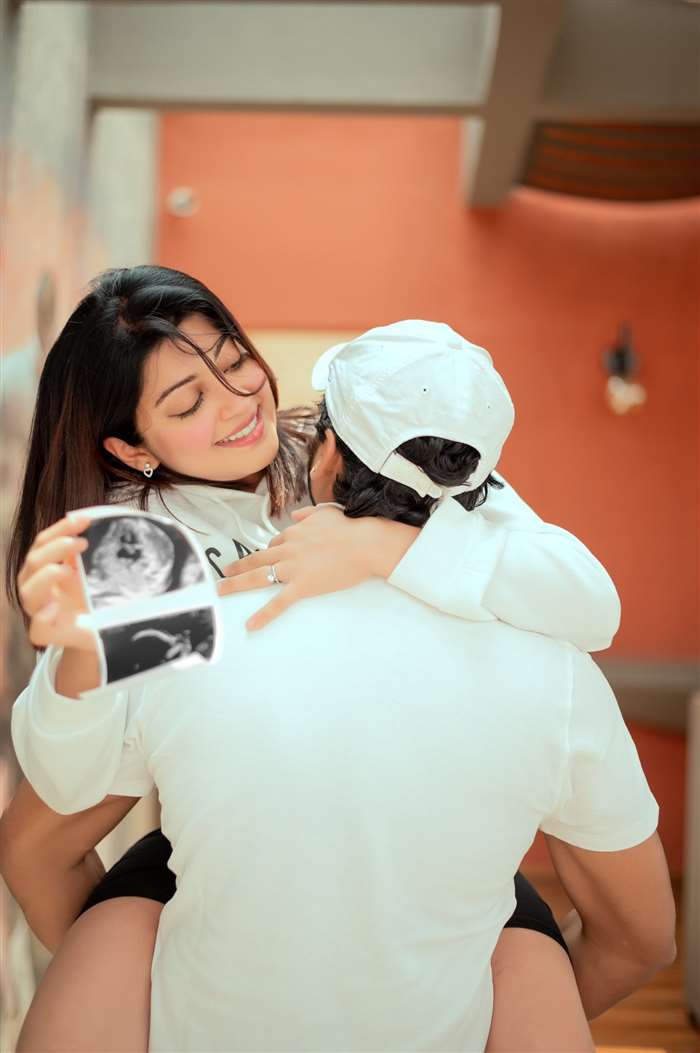 Pranitha Subhash’s Stunning Pregnancy Photoshoot Goes Viral - Filmibeat