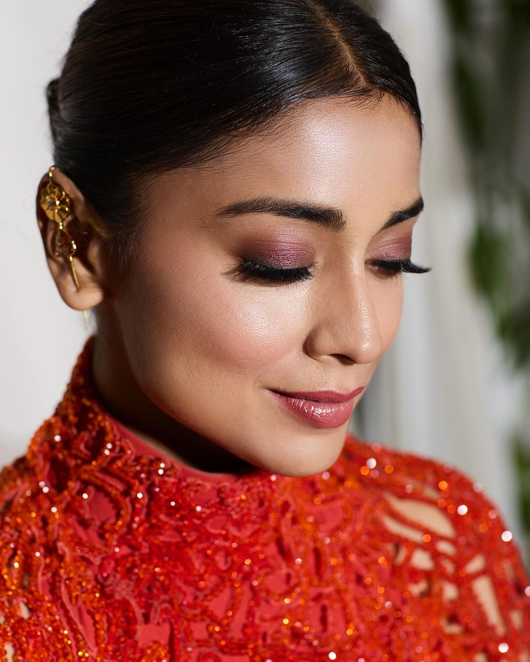 Shriya Saran's Latest Photos, Shriya Saran Photoshoot, Shriya Saran ...