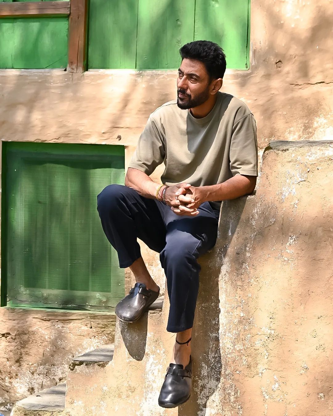 The Buckingham Murders Cast, The Buckingham Murders Plot, The ...