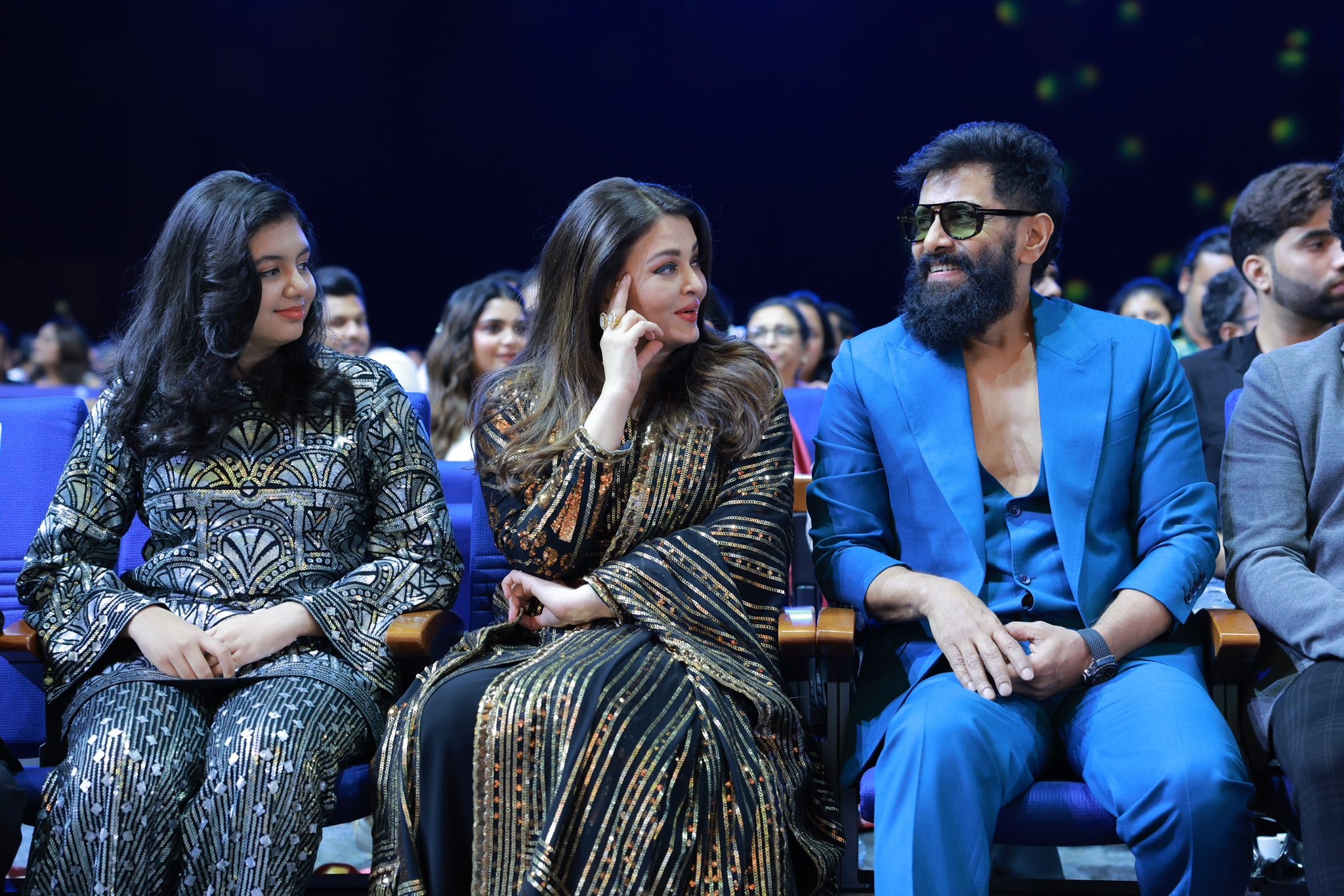 உசுரே போகுதே உசுரே போகுதே.. சைமா விருதில் கலக்கல்.. ட்ரெண்டாகும் ...