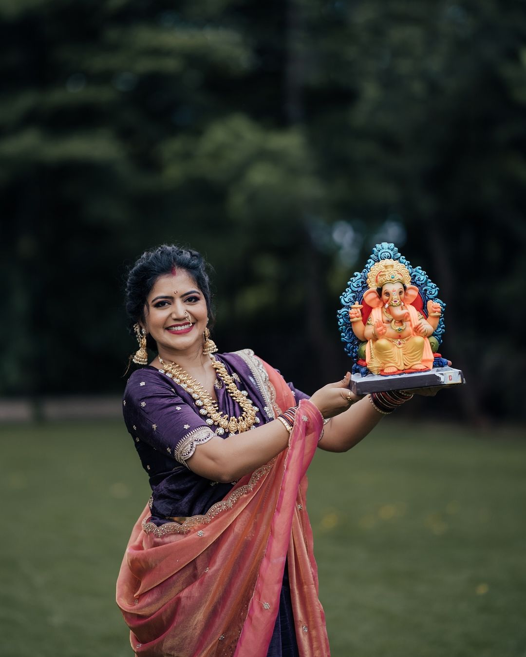 Shiva Jyothi Photos: యాంకర్ శివజ్యోతి ఇంట్లో వినాయక చవితి వేడుకలు .. గణపయ్యతో సావిత్రక్క ...