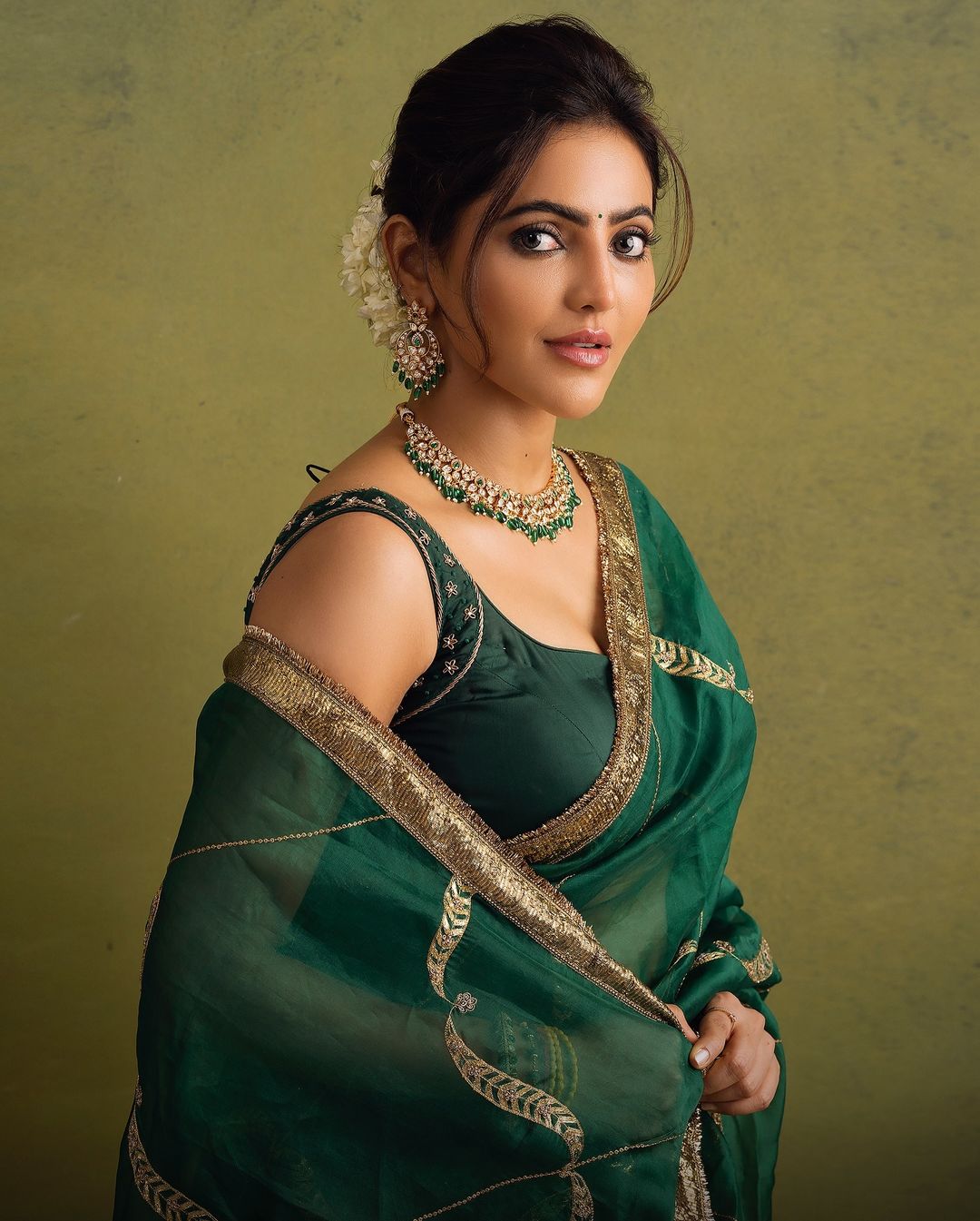 Athulya Ravi Latest Photo, Athulya Ravi Movies, Athulya Ravi Images ...