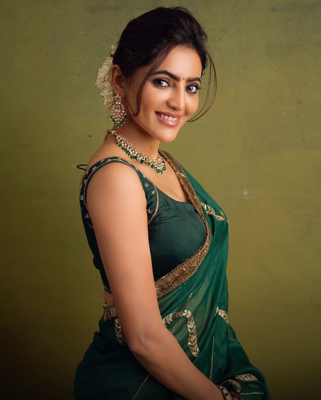 Athulya Ravi Latest Photo, Athulya Ravi Movies, Athulya Ravi Images ...