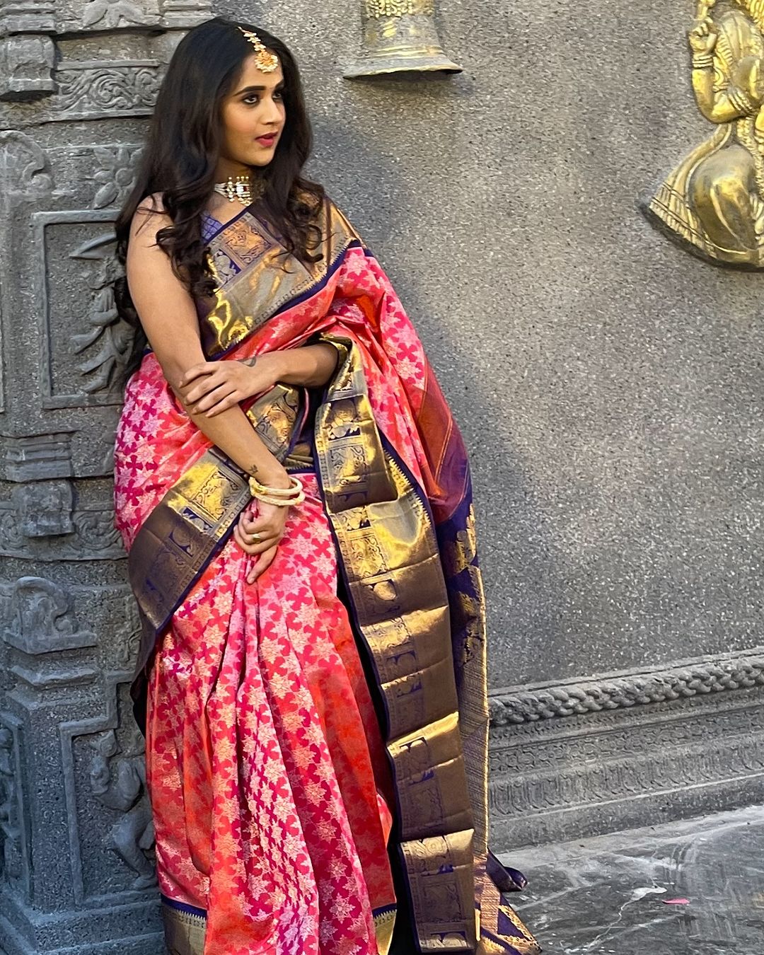 Deepthi Sunaina Photos: ఎర్ర కోకతో దీప్తి సునైన అందాల ఎర.. టెంప్ట్ ...