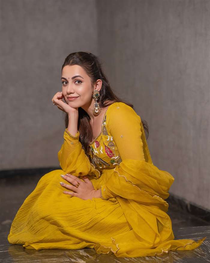 Esha Kansara Photos: Find Latest HD Images, Pictures, Stills & Pics ...