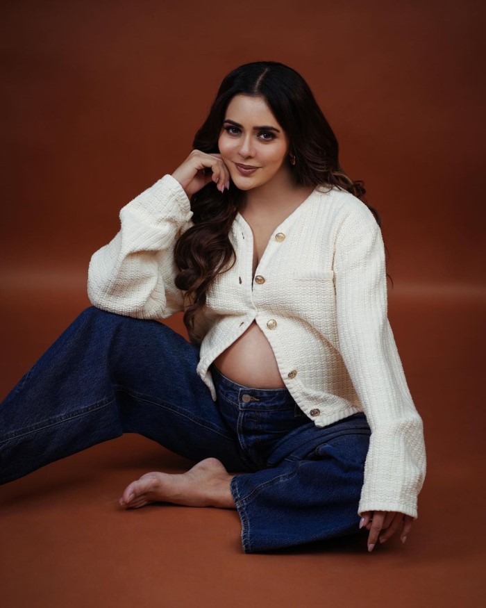 Sana Sayyad Announces Pregnancy, Sana Sayyad Pregnancy Photoshoot, Sana ...