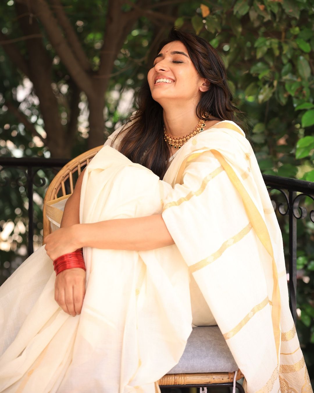 Mirnaa Menon’s Onam Special Photoshoot: A Celebration of Tradition and ...