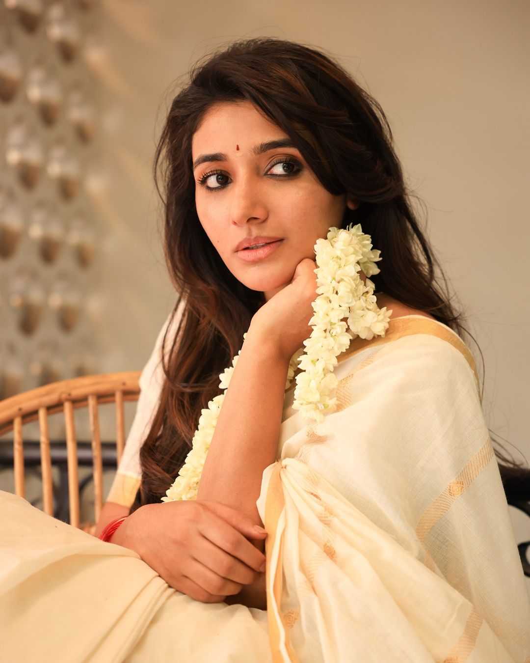 Mirnaa Menon’s Onam Special Photoshoot: A Celebration of Tradition and Natural Beauty - Filmibeat