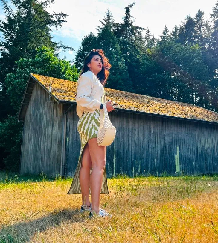 Pooja Hegde’s Stunning Beauty Show in Dubai Goes Viral - Filmibeat