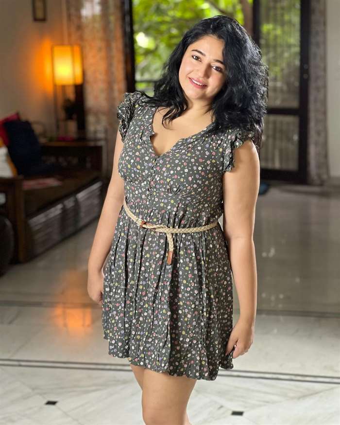 Poonam Bajwa Photos | Poonam Bajwa Latest HD Pics |Poonam Bajwa New ...