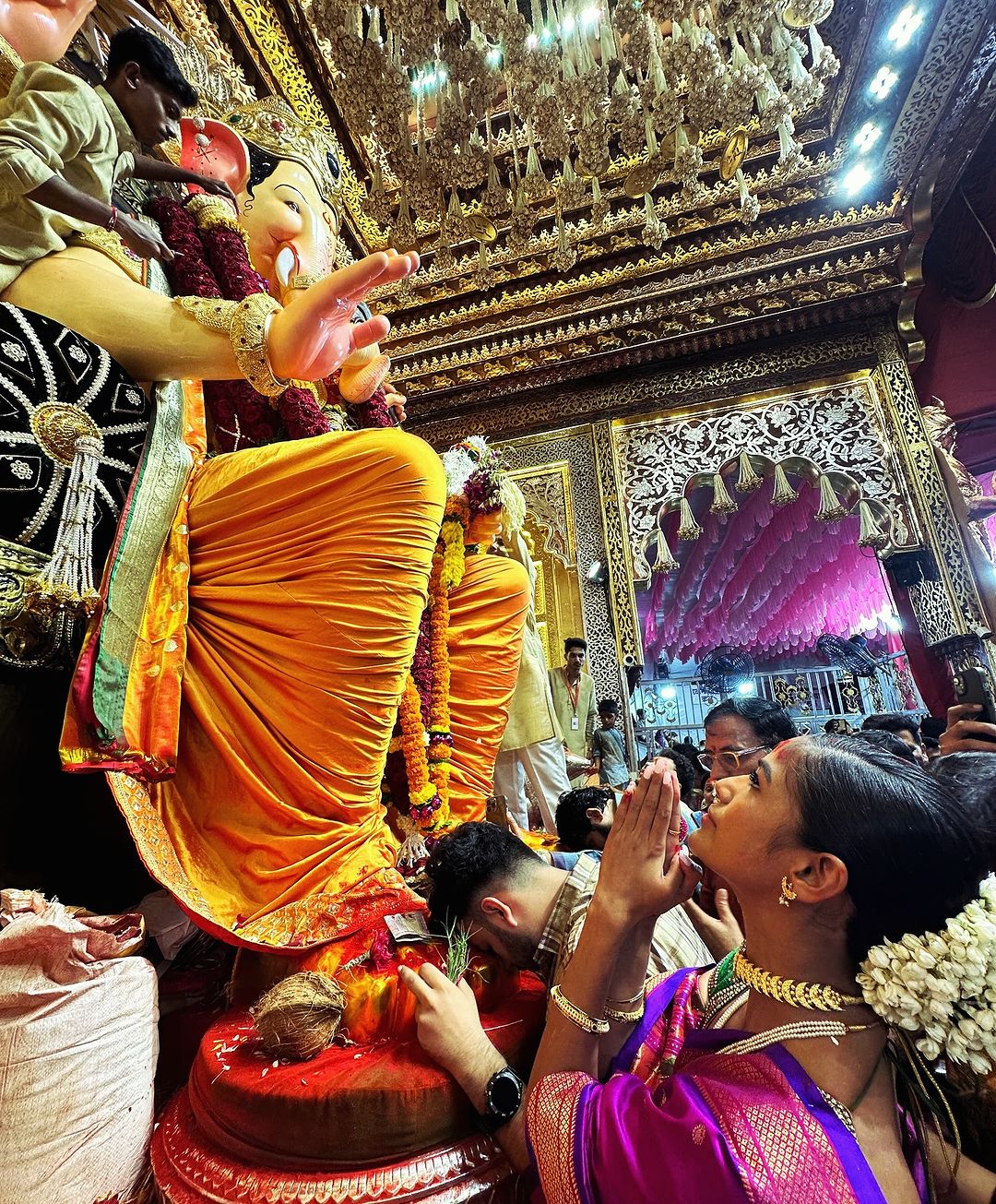 Poonam Pandey Visit Lalbaugcha Raja Photos, Images, Gallery, Poonam ...