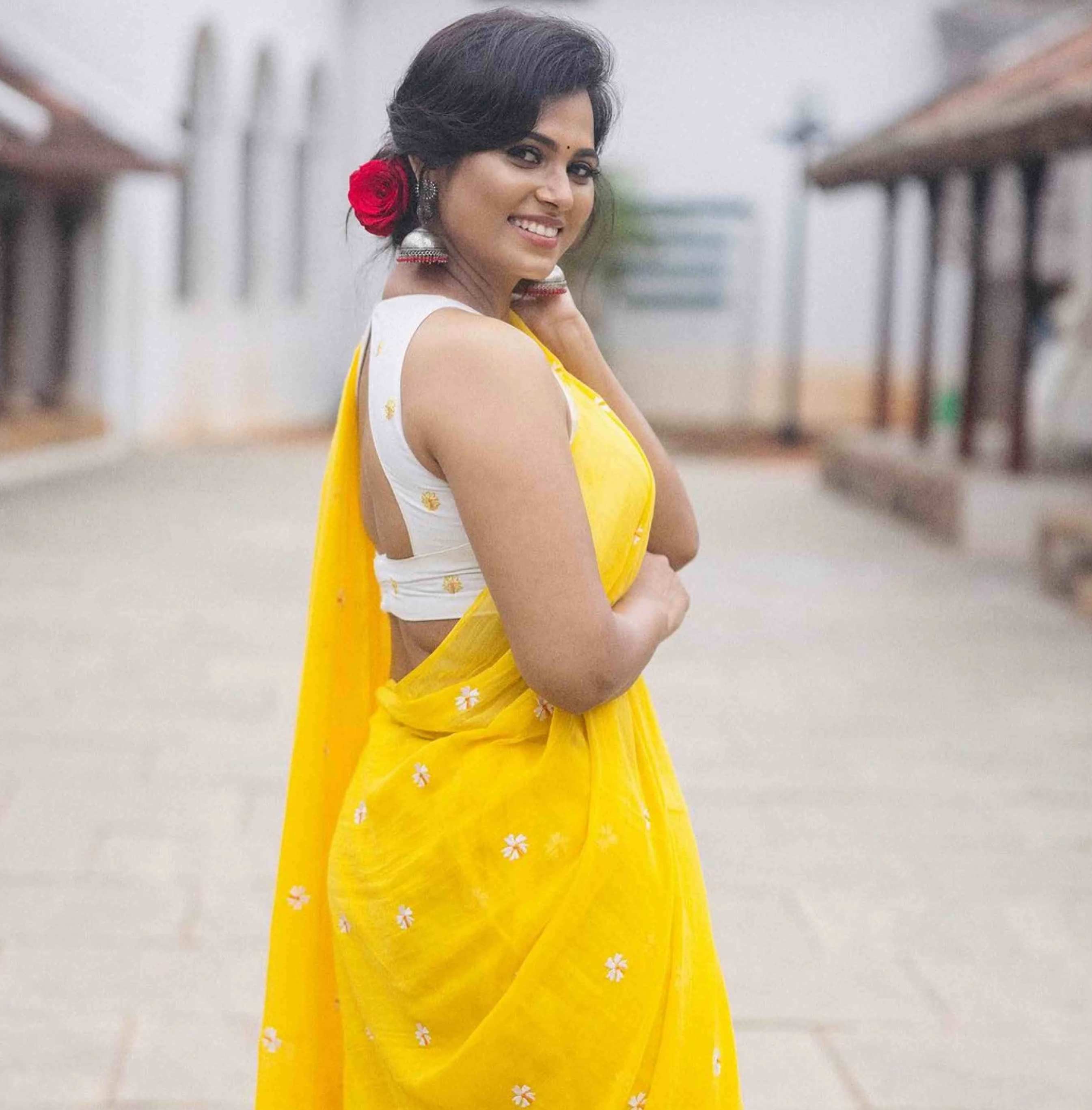 Ramya Pandian Saree Photoshoot, Ramya Pandian In Yellow Saree, Actress In Yellow Saree, Images ...