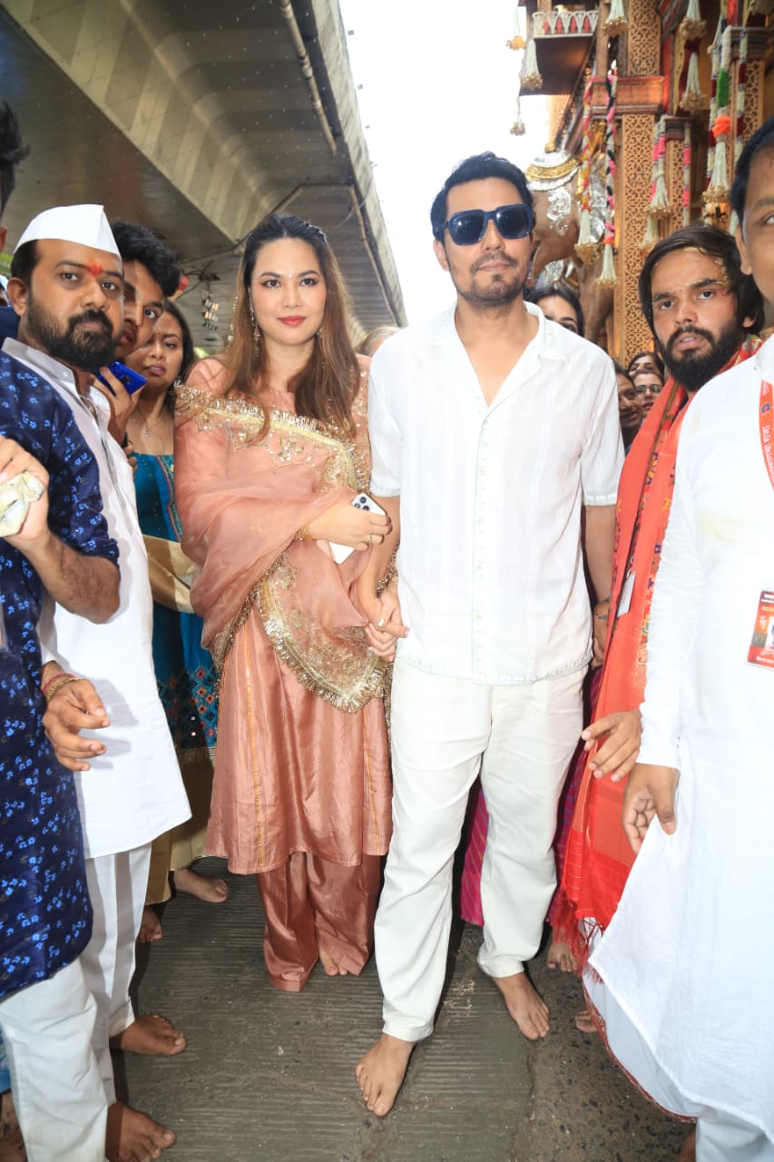 Randeep Hooda And Wife Lin Laishram's Devotional Visit To Lalbaugcha ...