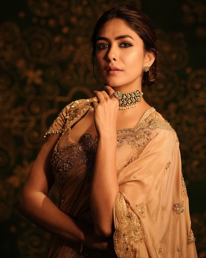Mrunal Thakur Latest Photos, Mrunal Thakur Instagram, Mrunal Thakur ...