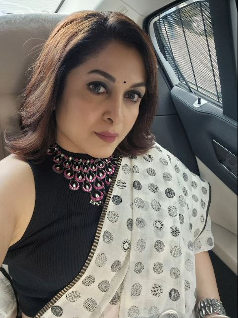 Ramya Krishnan: 53 ఏళ్ల ఏజ్‌లో రమ్యకృష్ణ గ్లామర్ షో.. ఈ పిక్స్ చూస్తే ...