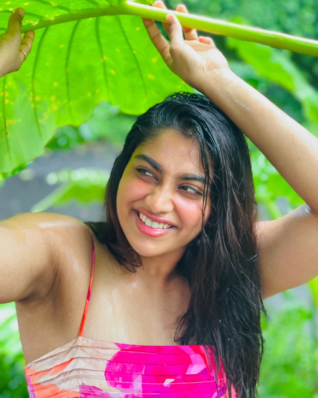 இதுக்கு மேல முடியாது.. உச்சகட்ட கவர்ச்சி.. எல்லைமீறிய பிக் பாஸ் ஷிவானி நாராயணன்! | Shivani ...