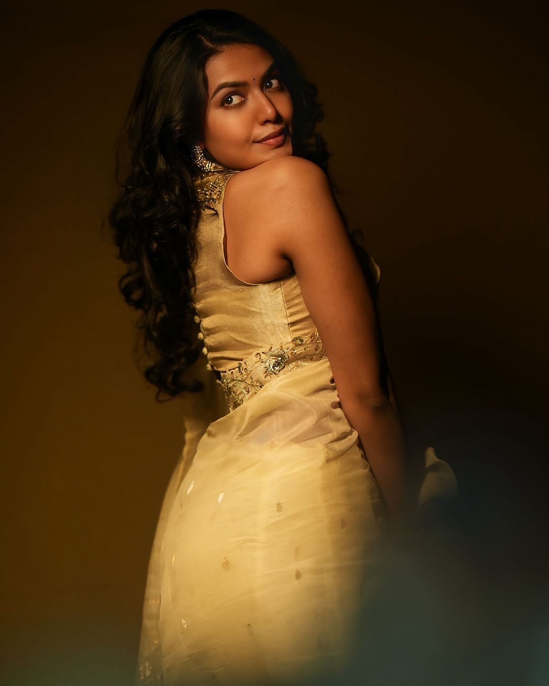 Shivani Rajashekar : చందేరి చీరలో కేక పుట్టిస్తోన్న శివాని రాజశేఖర్ ...