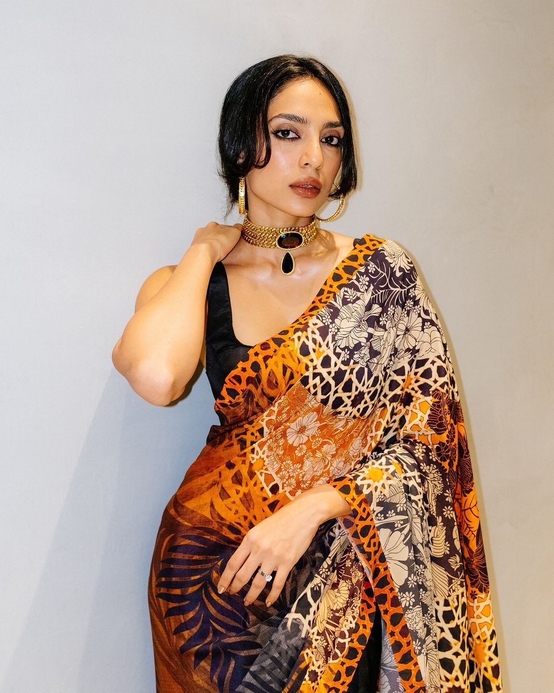 Sobhita Dhulipala Photos: స్లీవ్‌లెస్ జాకెట్‌తో శోభితా ధూళిపాల గ్లామర్ ...