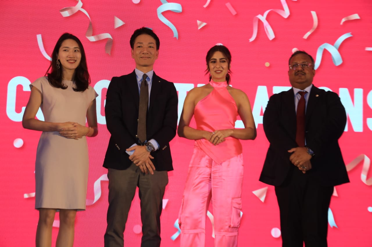 Spotted: Fans Can't Get Enough Of Sara Ali Khan's Stunning Neon Pink ...