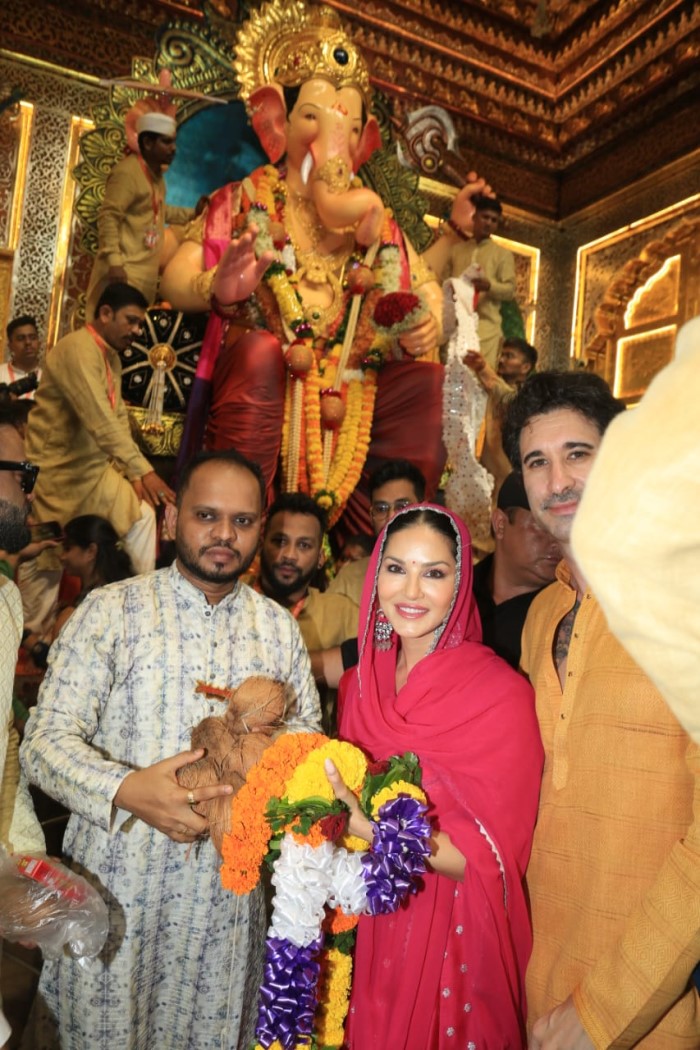 Sunny Leone and Husband Daniel Weber at Lalbaugcha Raja Darshan - Filmibeat