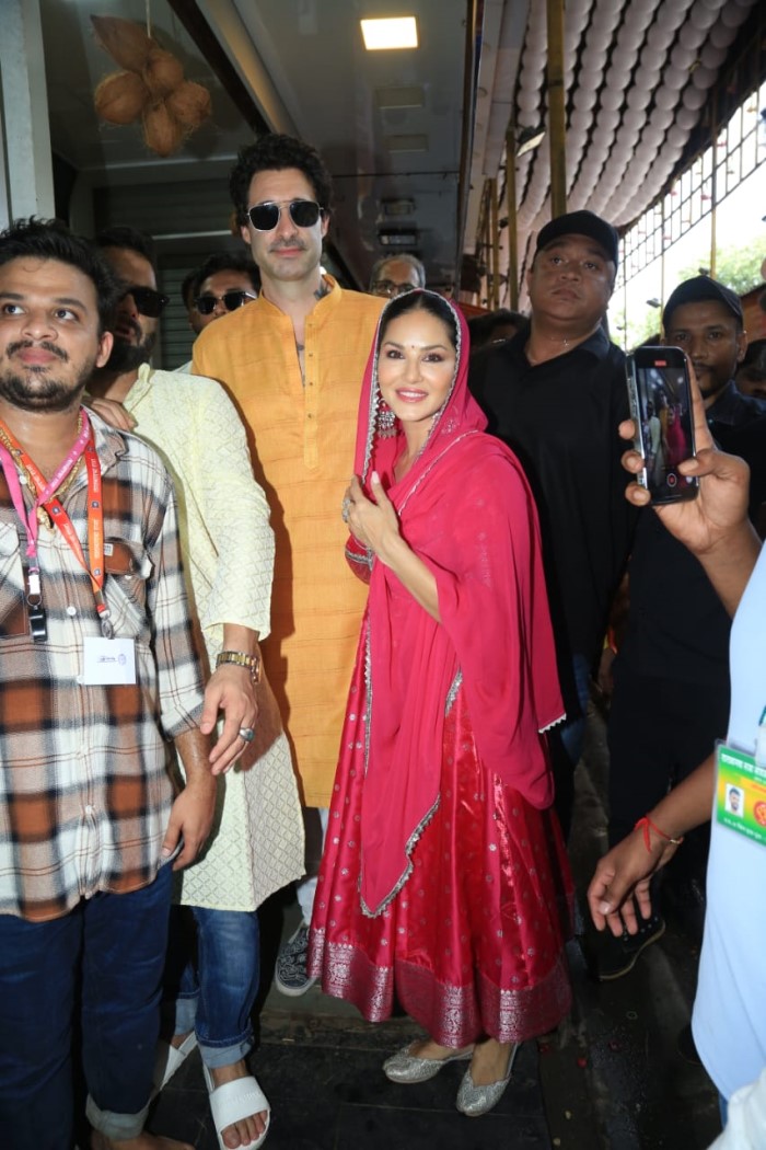 Sunny Leone and Husband Daniel Weber at Lalbaugcha Raja Darshan - Filmibeat
