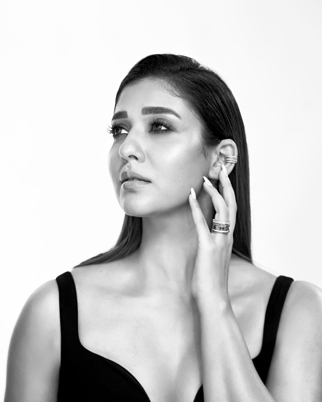 Nayanthara Latest Photos:లాంగ్ బ్లాక్ డ్రెస్ లో హొయలు పోతున్న నయనతార ...