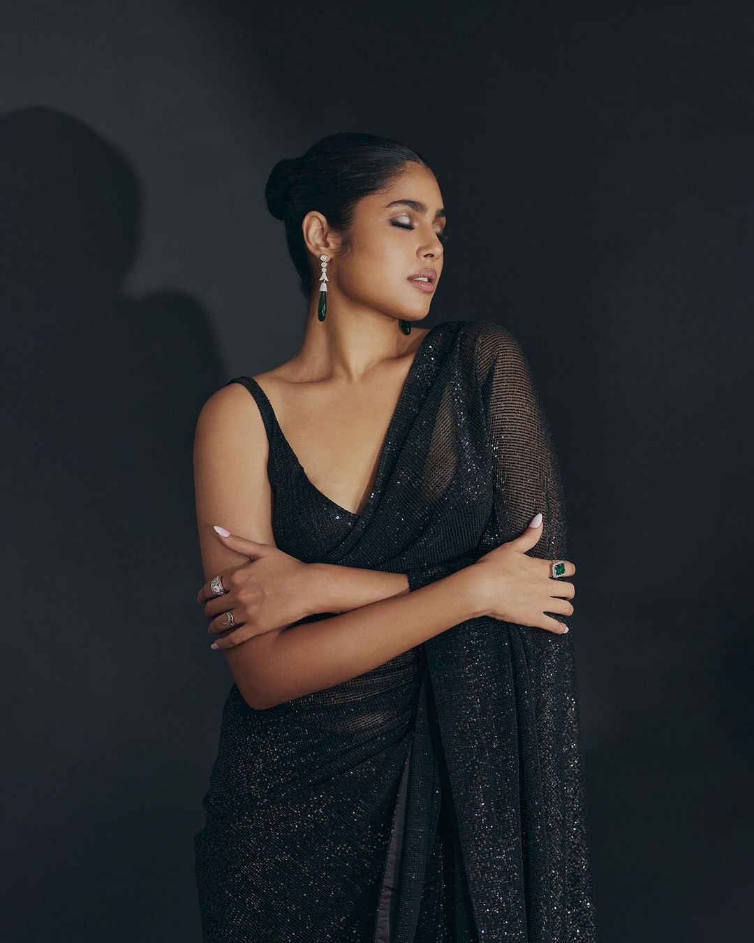 Faria Abdullah hot photos: బ్లాక్ డ్రెస్‌లో పిచ్చెక్కిస్తున్న చిట్టీ.. ఫరియా అబ్ధుల్లా అందాల ...