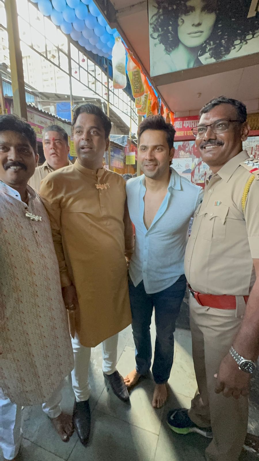 Varun Dhawan At Lalbaugcha Raja Photos, Bollywood Celebs At Lalbaugcha ...