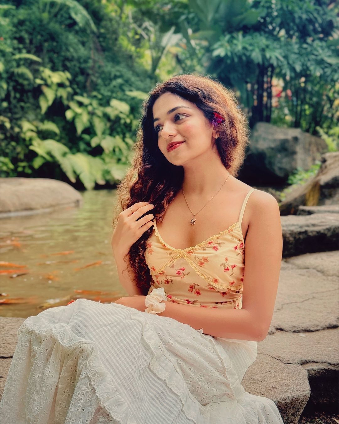 മത്സ്യകന്യകയെ പോലെ സുന്ദരിയായി ഹന്‍സു; സ്വര്‍ഗത്തീന്ന് വിണപ്പോ വേദനിച്ചോ എന്ന് ആരാധകര് ...