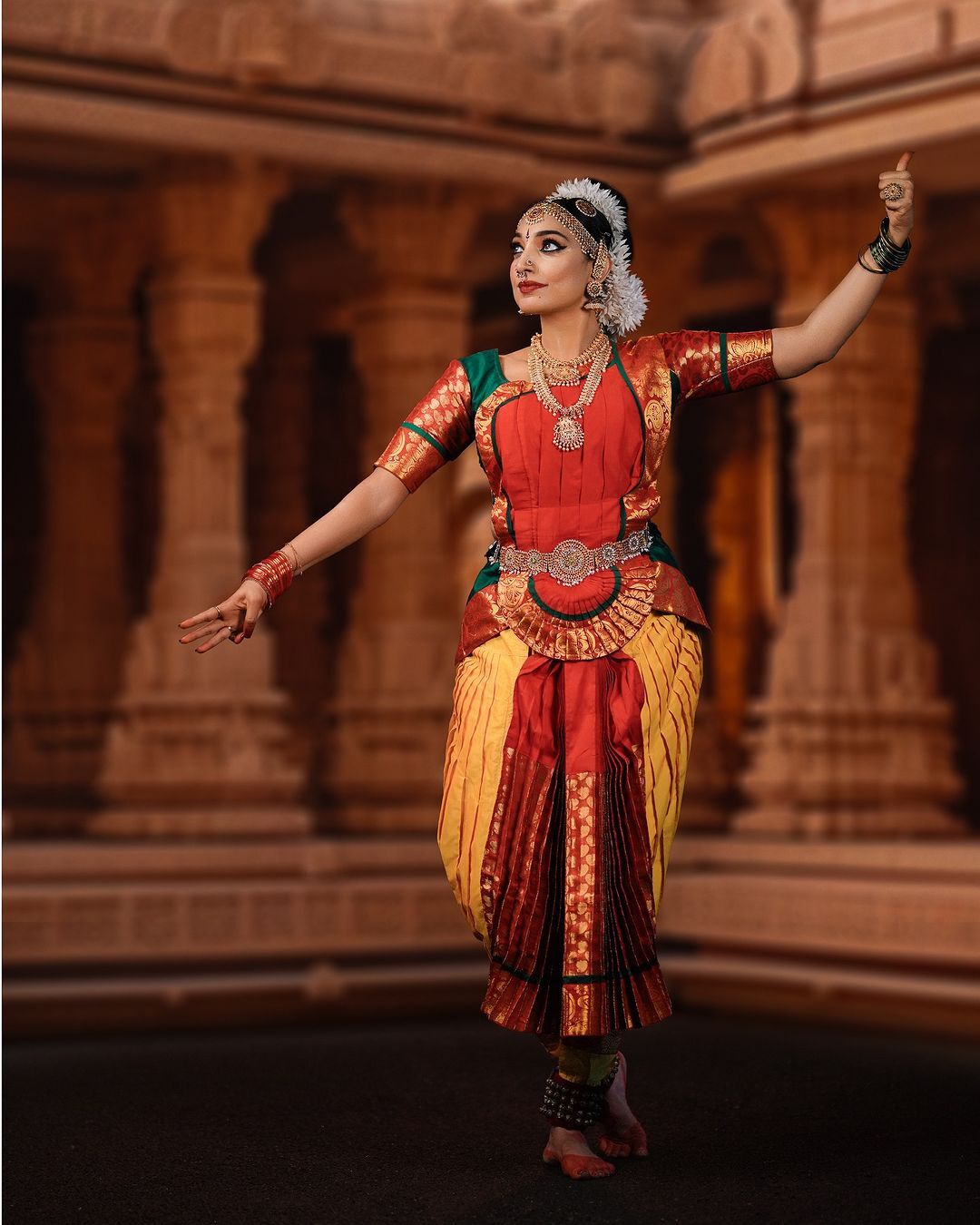 ഒരു മുറൈ വന്ത് പാരായോ...; നാഗവല്ലിയായി റിതു മന്ത്ര, ചിത്രങ്ങള്‍ വൈറല് ...