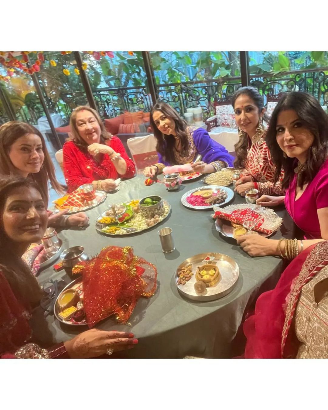 Bollywood Wives Karwa Chauth Celebration | Raveena Tandon's Karwa ...