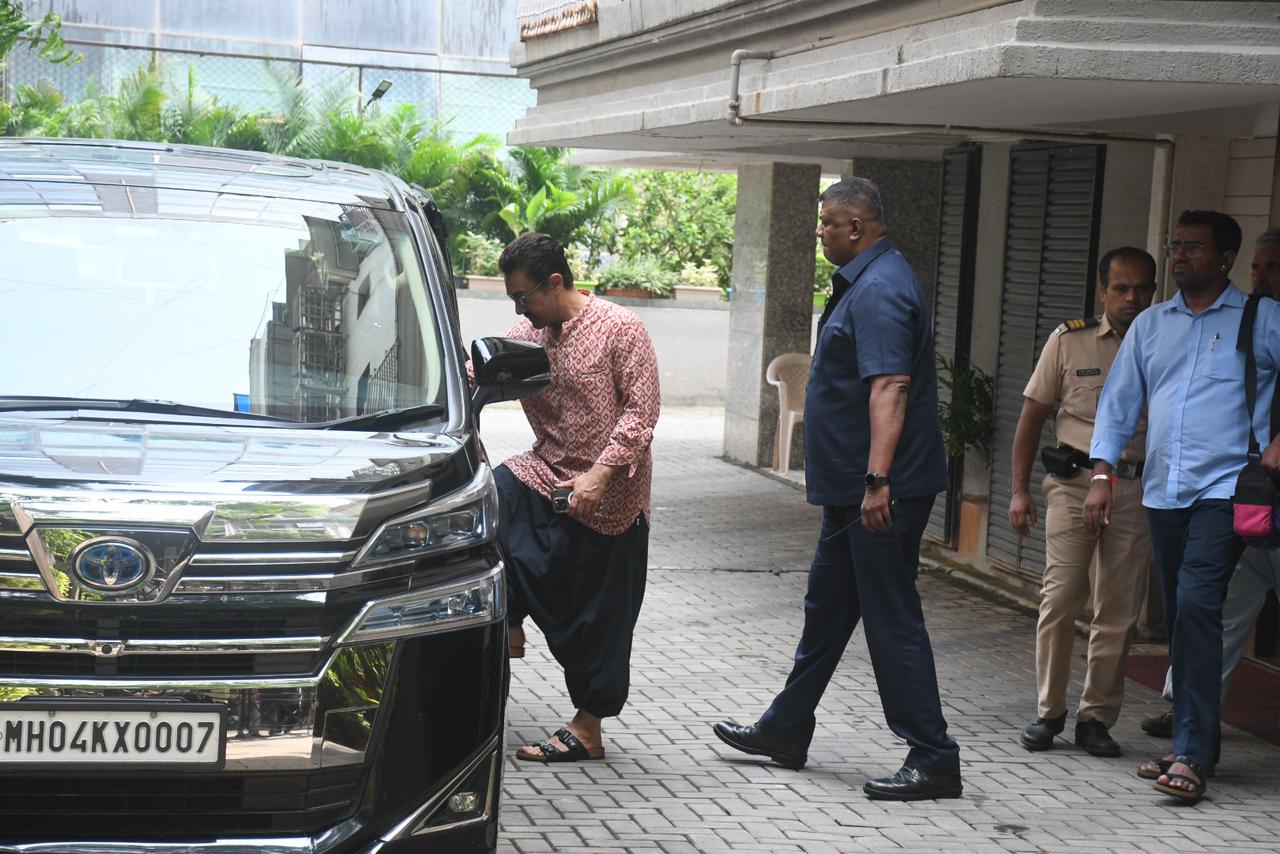 Aamir Khan Visits Reena Dutta’s House in Bandra After Her Father’s ...