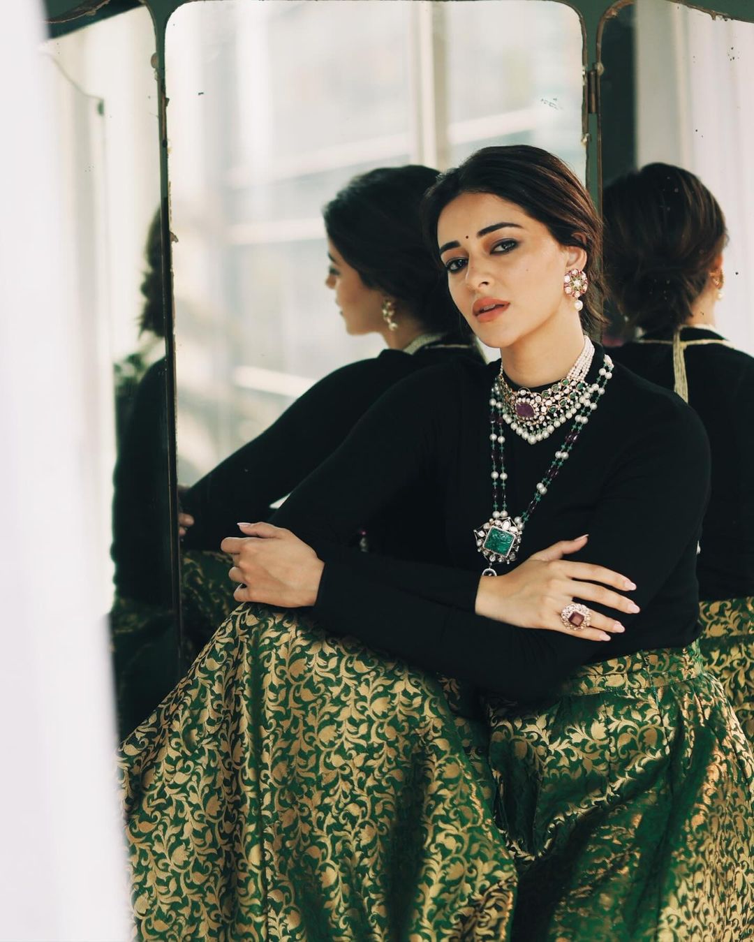 Ananya Pandey : అనన్య పాండే పరువాలు అదరహో .. సీటీఆర్‌ఎల్ సెట్స్‌లో ...