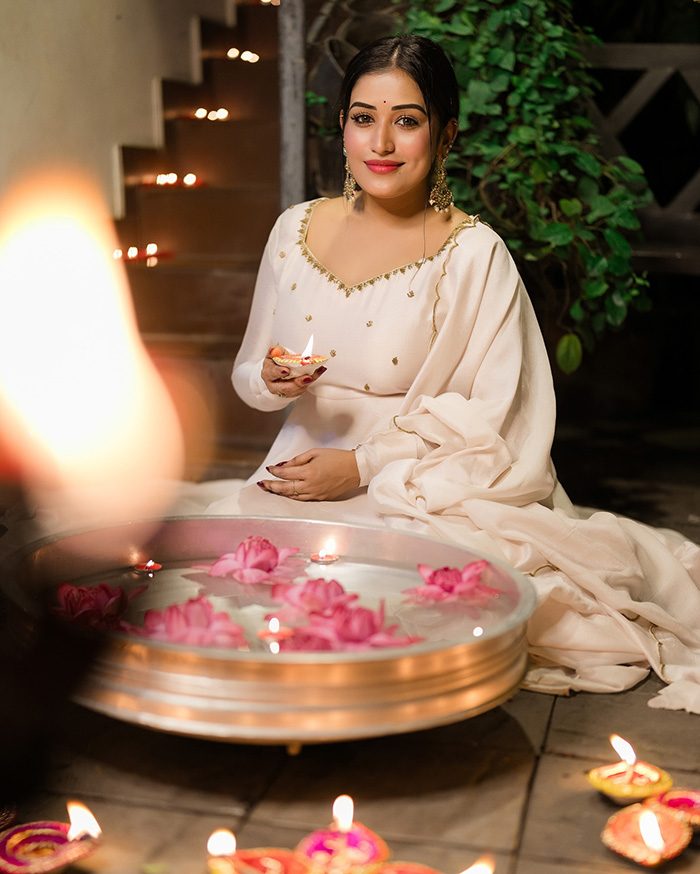 Anumol Anukutty Shines In Traditional Salwar For Diwali Festival ...