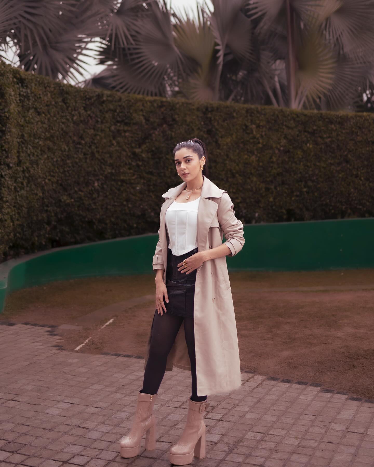 Eisha Singh Bigg Boss 18 Hindi Contestant | Who Is Eisha Singh | Eisha ...