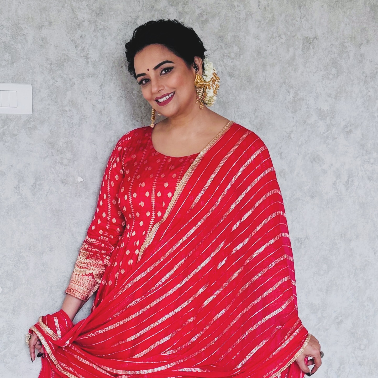 Shwetha Menon Bigg Boss Tamil 8 Contestant | Shwetha Menon Family ...