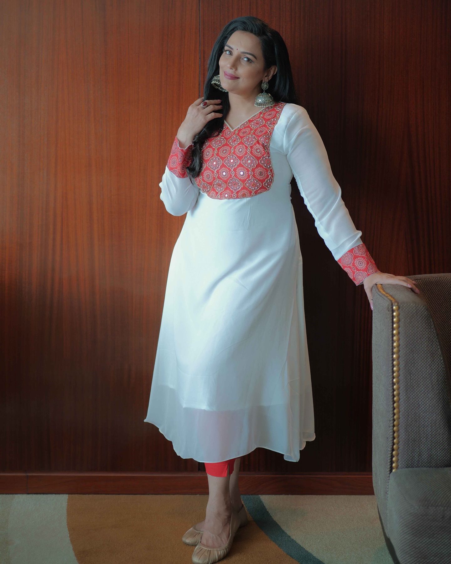 Shwetha Menon Bigg Boss Tamil 8 Contestant | Shwetha Menon Family ...