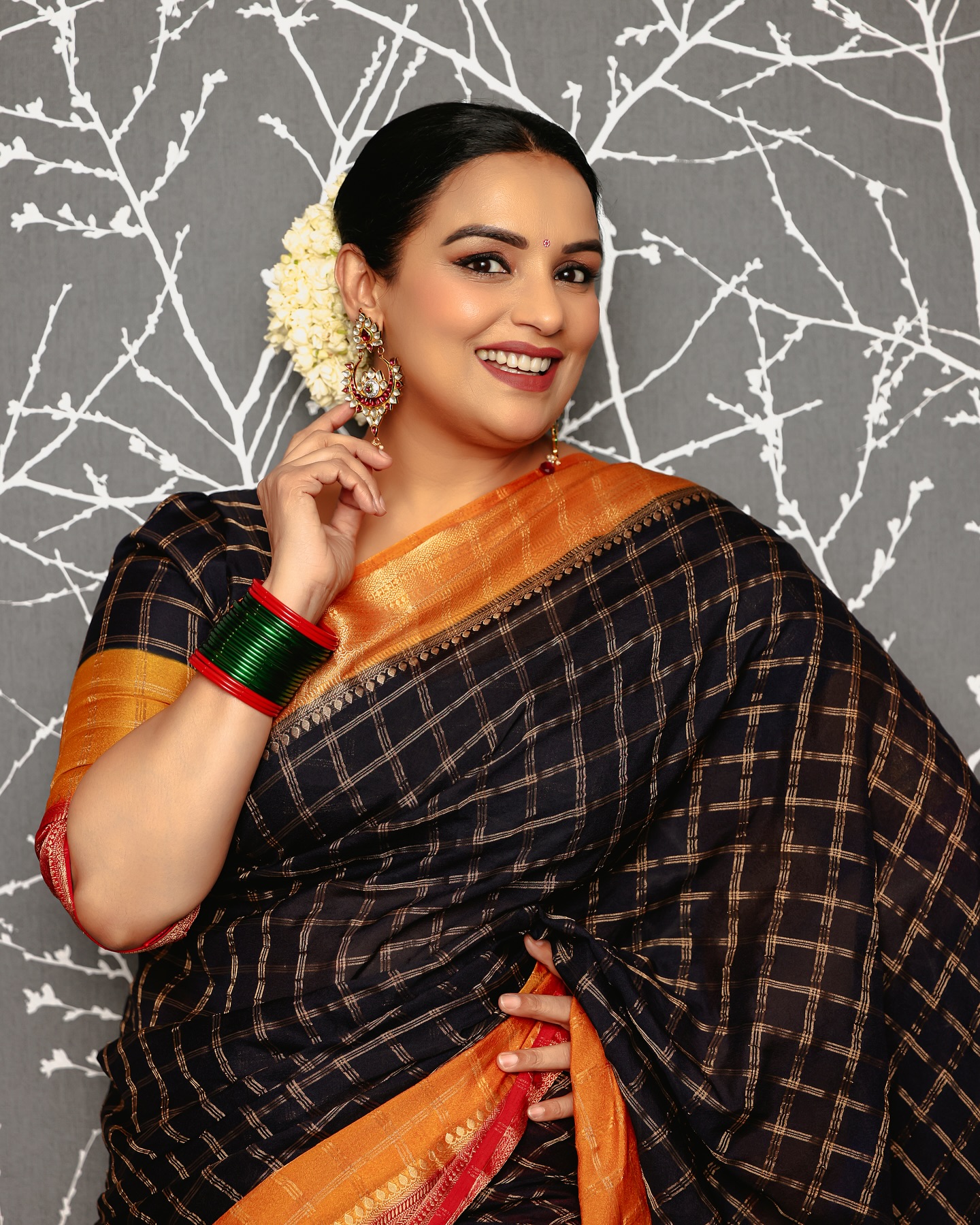 Shwetha Menon Bigg Boss Tamil 8 Contestant | Shwetha Menon Family ...