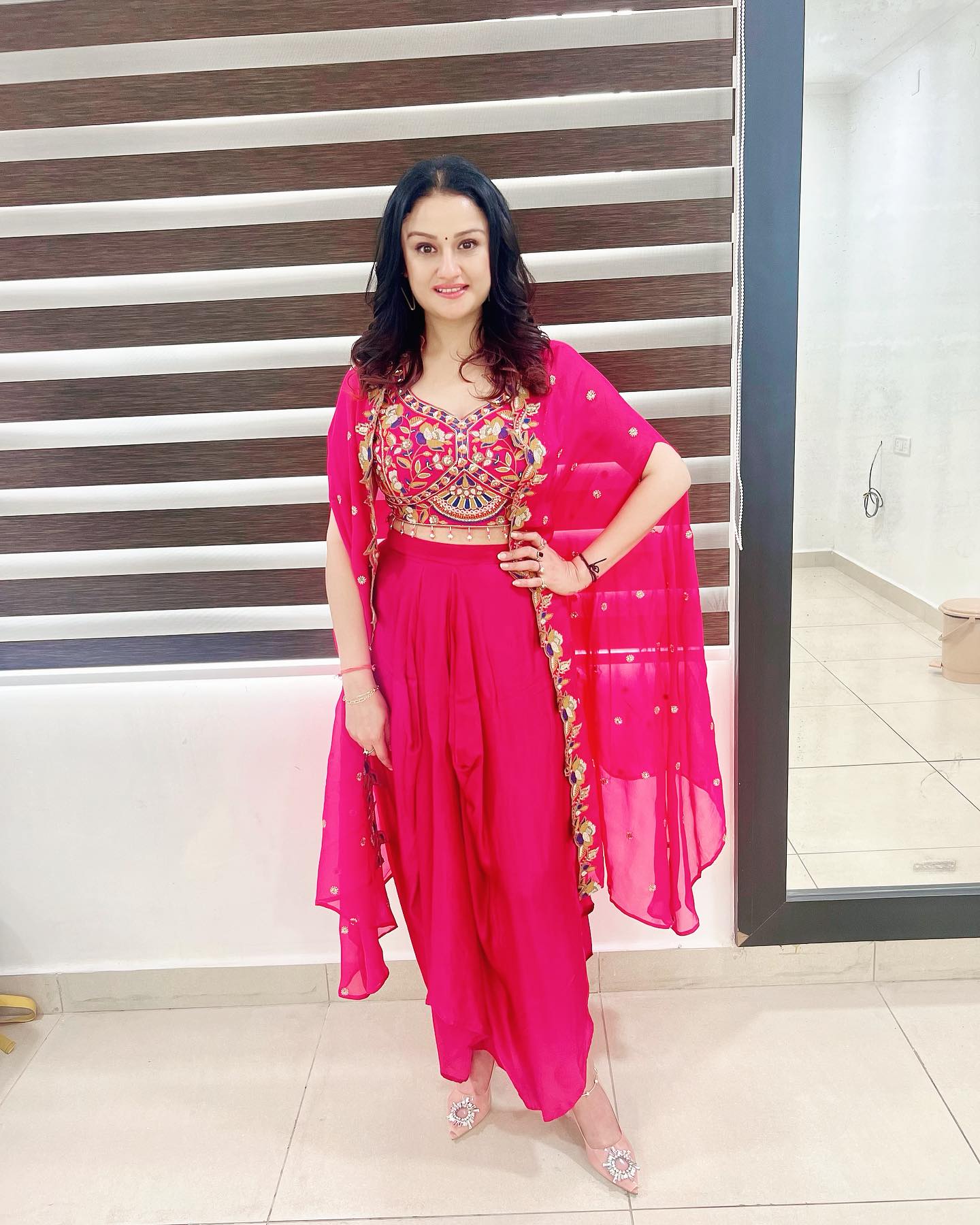 Sonia Aggarwal Bigg Boss 8 Tamil Contestant | Who Is Sonia Aggarwal ...