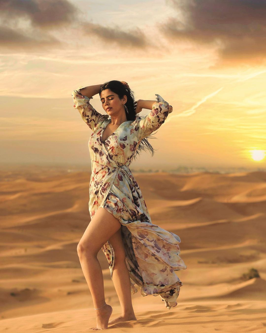 BB8 Soundariya: கொஞ்சம் கிளாமர்.. கொஞ்சம் ஹோம்லி.. பிக் பாஸ் ...