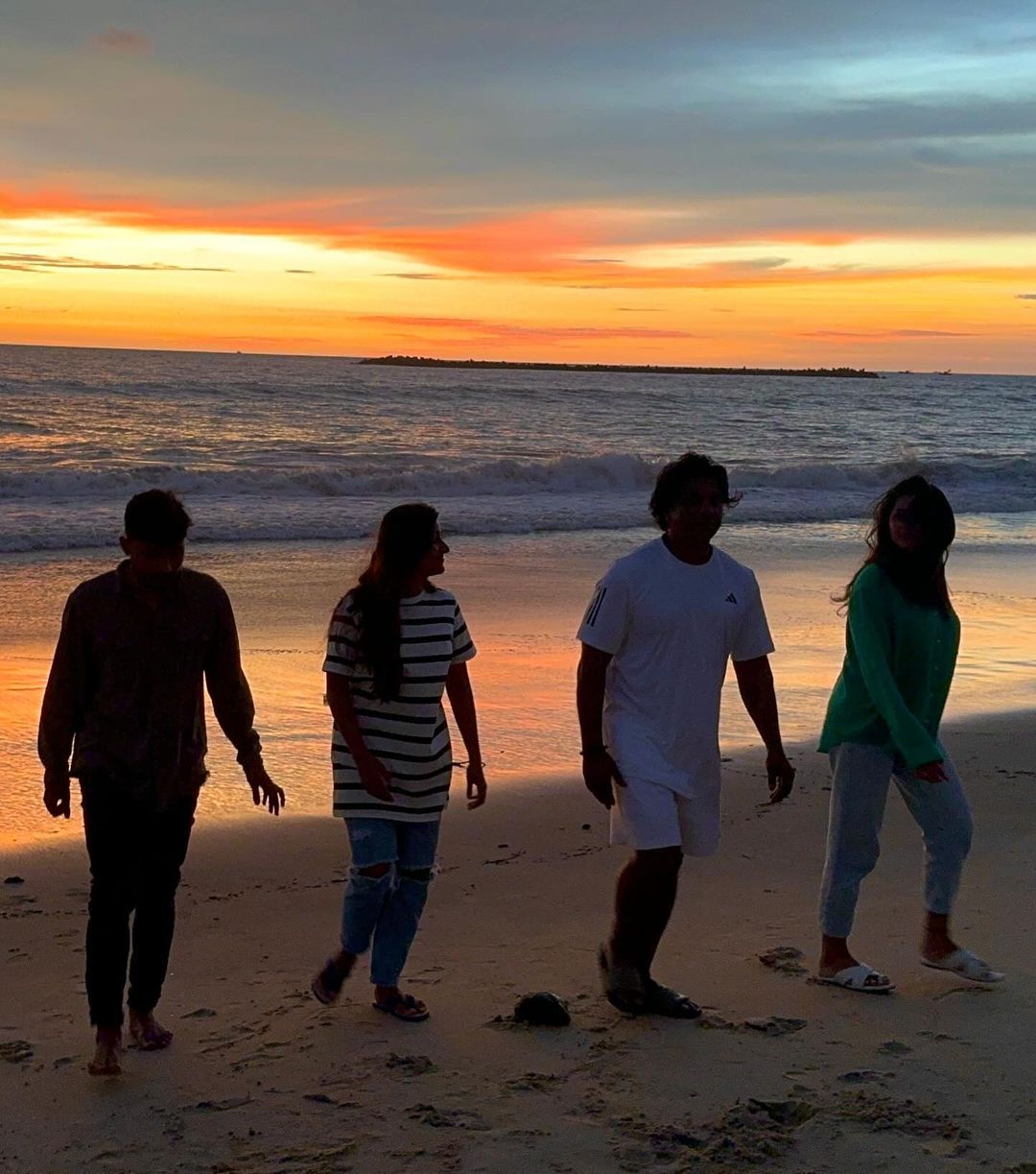Duniya Vijay's Mangaluru Beach Vacation with Daughter Monisha|Duniya ...