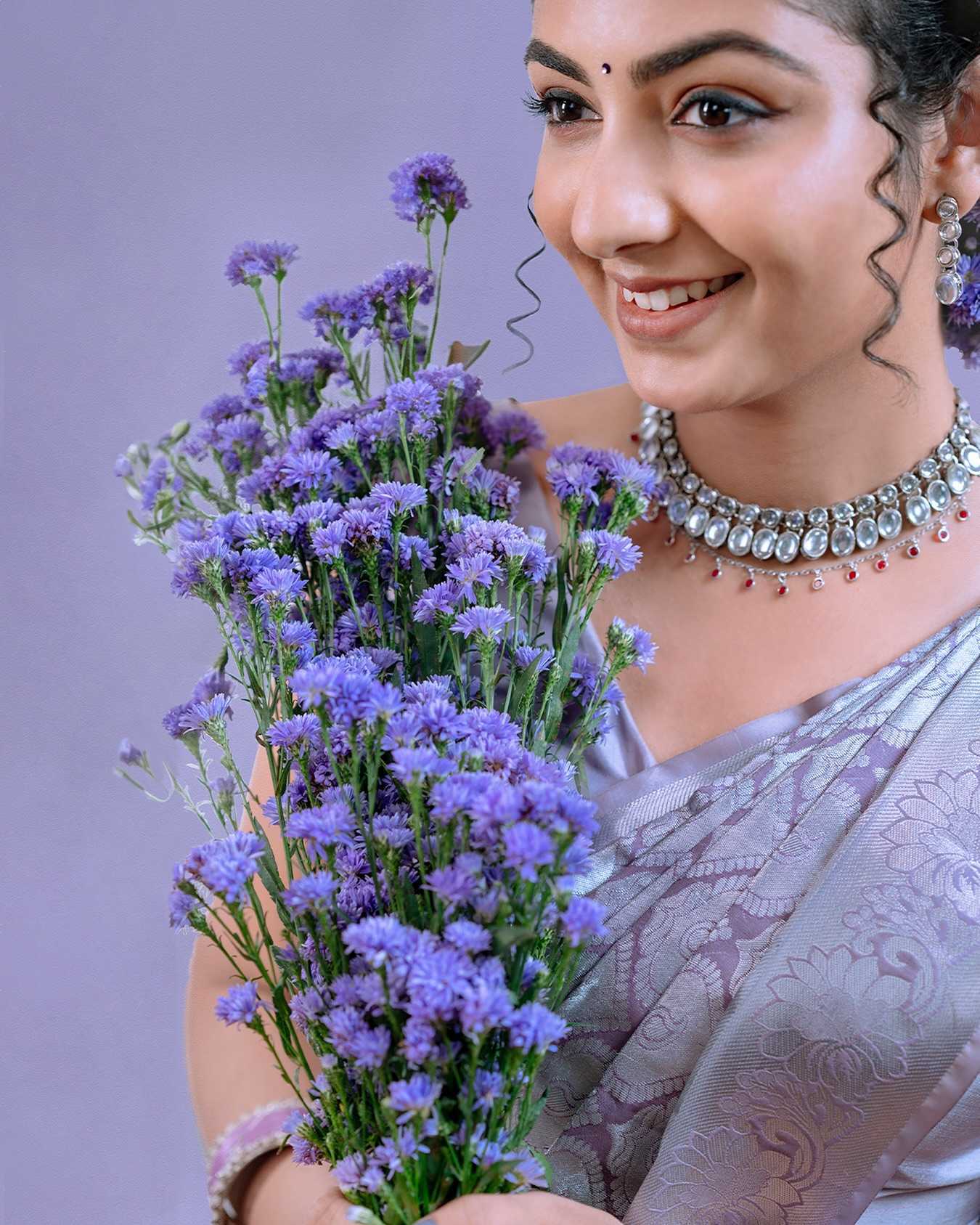 'ജസ്റ്റ് വൗ... ശിവൻകുട്ടിയുടെ അമ്പിളി ദേവത തന്നെ...'; യുവനടി ജയശ്രീ ...