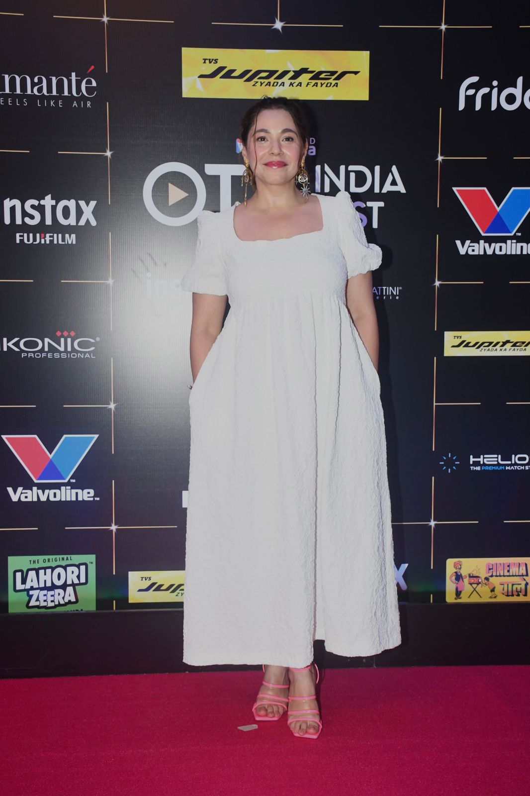 Krystal D'Souza, Karan Kundra, Daisy Shah & More At The Bollywood ...