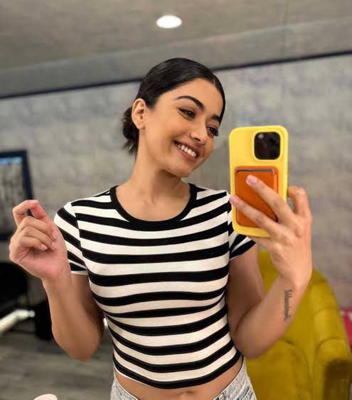 Mastering The Mirror Selfie: 5 Bollywood Divas Who Do It Best - Filmibeat
