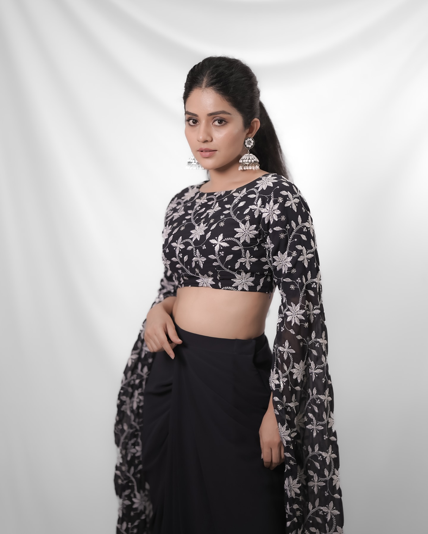 Megha Shetty - Photos, Age, Family, Boyfriend, Serials, Lifestyle, Net ...