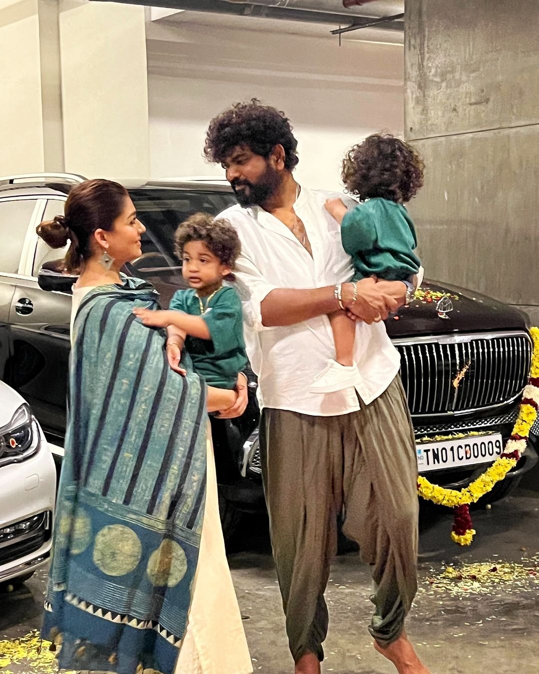 Nayanthara: நயன்தாரா வீட்டில் விஜயதசமி கொண்டாட்டம்.. கணவர் குழந்தைகள் ...